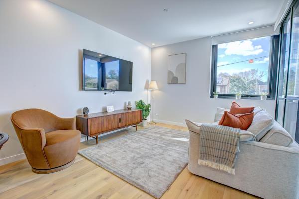 The Aristocrat-central Mid Century Luxe Dual Suite -2 Bed 2 Bath, Gym And Free Parking - Canberra