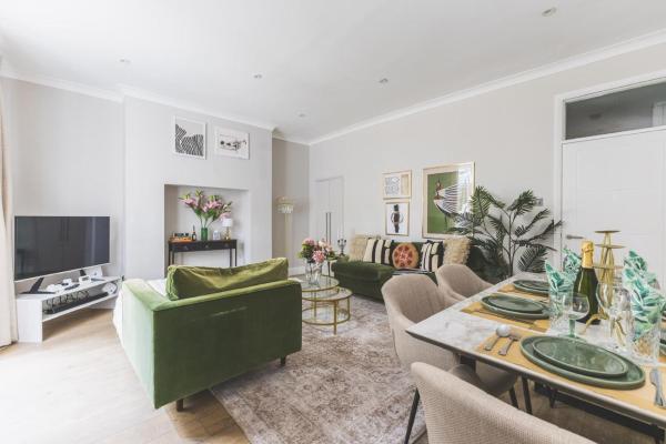 Kensington Gardens Sq, Private Entry & Patio, 2 Bd - Brentford