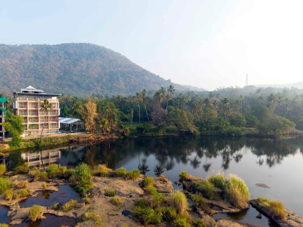 River Bay Athirappilly - Chalakudy