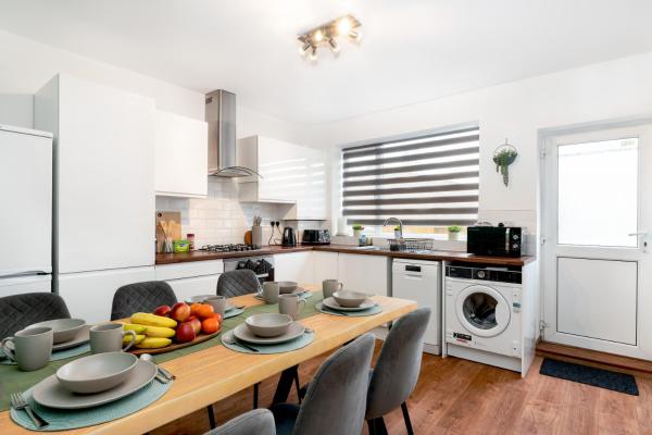 3 Bed House, Free Parking 9ppl - Mansfield