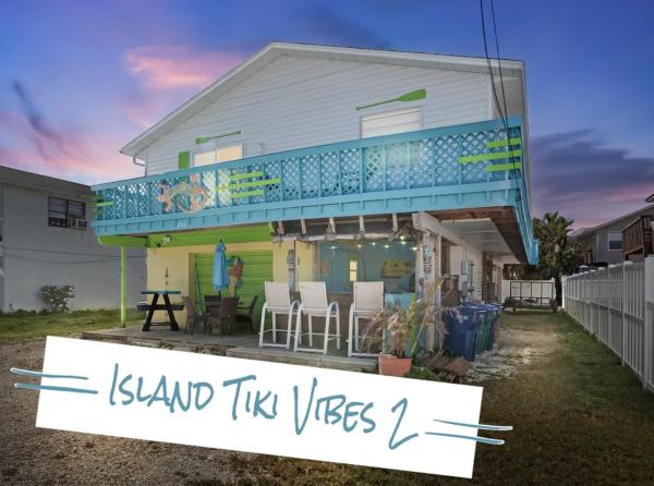 Island Tiki Vibes 2 - Steps To Beach - Outdoor Bar - Bradenton Beach, FL