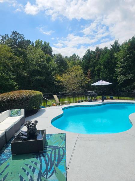 Spacious Atlanta Home With Private Pool - Jonesboro