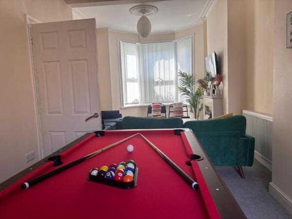 Hot Tub Family Retreat With Private Garden And Free Parking - Cardiff