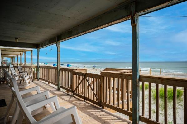 Blue Haven By Oak Island Accommodations - Oak Island, NC