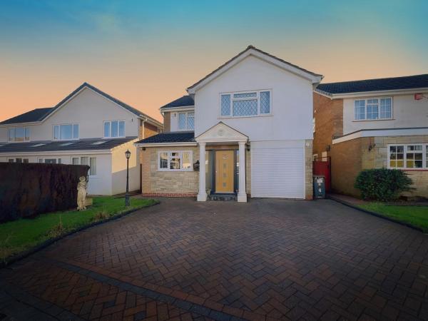 5 Bedroom House In Sutton Coldfield, Birmingham - Birmingham
