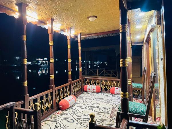 Freedom Houseboat - Srinagar