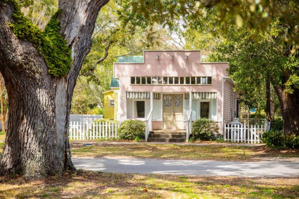Candy Store House By Oak Island Accommodations - Southport, NC