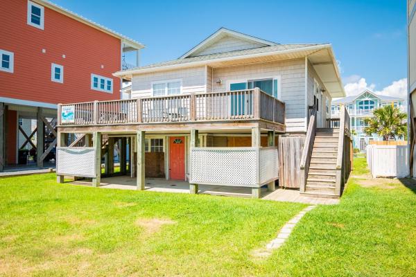 Coastal Breeze By Oak Island Accommodations - Oak Island, NC