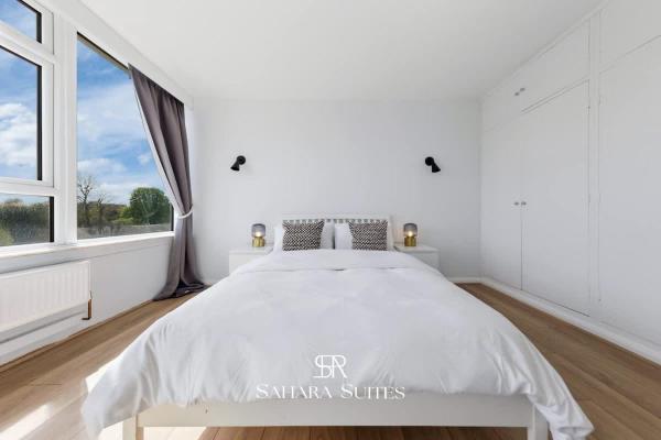 Putney 2br Apt - Sleeps 4 - Family & Contractors - Parking - Surbiton