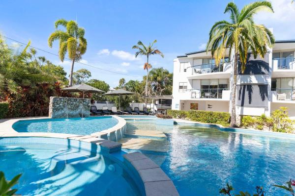 Immaculate Riverside Apartment With Heated Pool - Noosa
