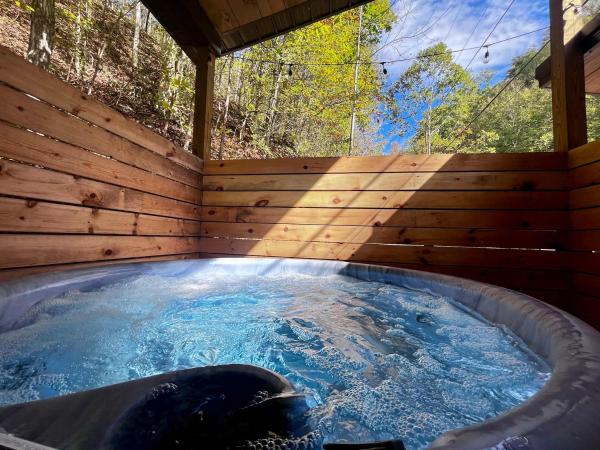 Butterfly Bend - Cozy & Charming Cabin Red River Gorge Hot Tub - Slade, KY