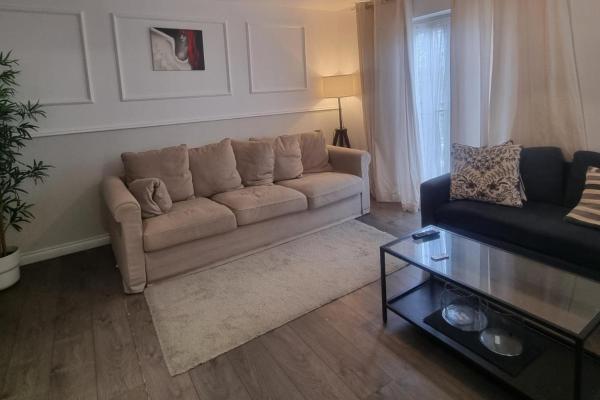 East London 2-bed Ap Sleeps 4 Near Hainault Forest - Ilford