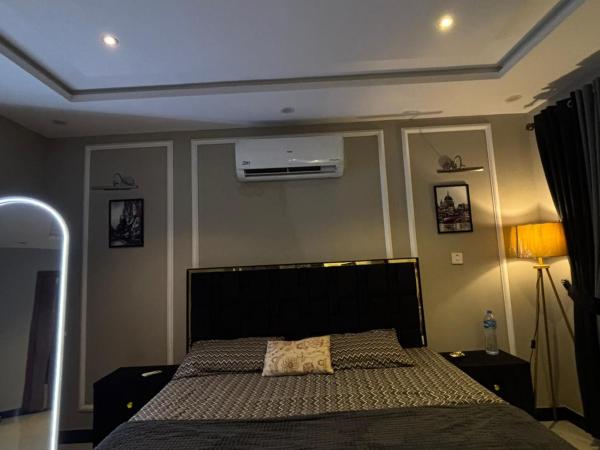 Top City Luxe Studio Apartment - Islamabad