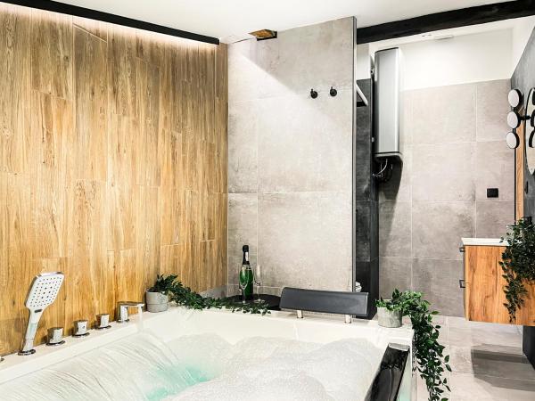 Premium Jacuzzi Apartment, Cracow Old Town - Krakow