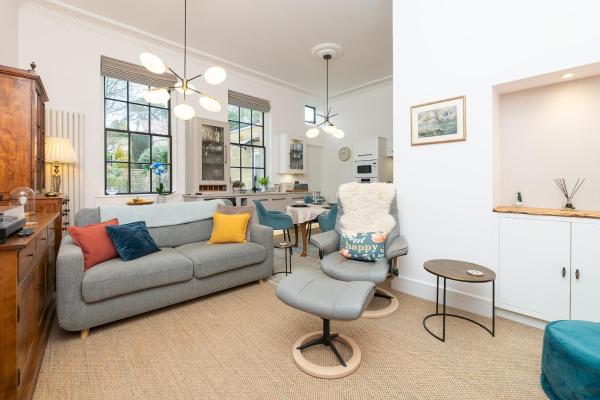 Stunning Landsown Crescent Apartment - Pass The Keys - Bath