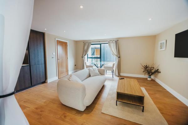 8 White Rock Heights - Hastings