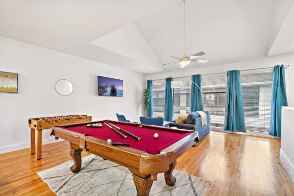 Houston Getaway By Downtown Pool Table Pets - Houston, TX