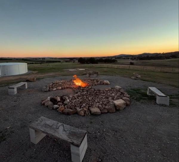 The Ember Lodge - The Sunset And Sunrise Haven - Goulburn