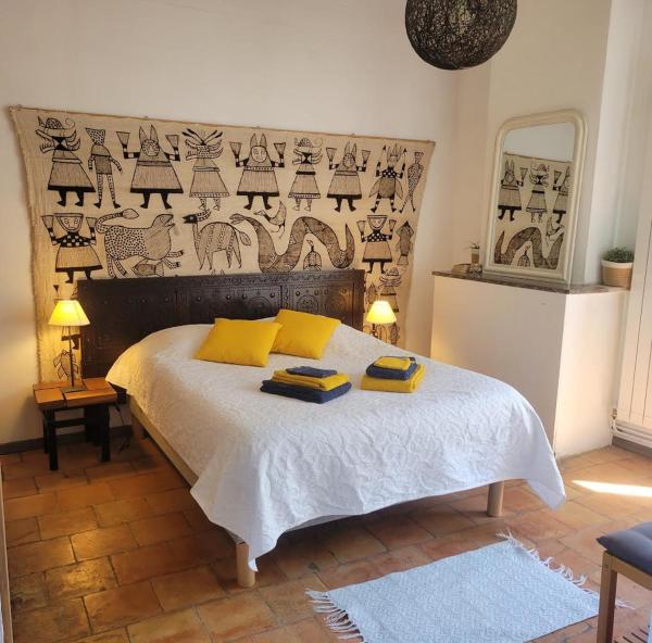 Le Rocher De Sampzon - Vallon-Pont-d'Arc