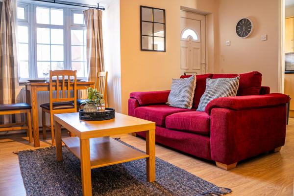The Great Haxby 2 Bed Central Parking - Cardiff