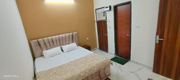 Shri Hari Dham - Vrindavan