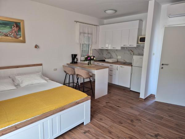 Apartments Ivanovski - Rab