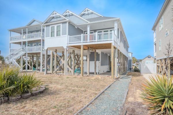 Sea Glass By Oak Island Accommodations - Oak Island, NC