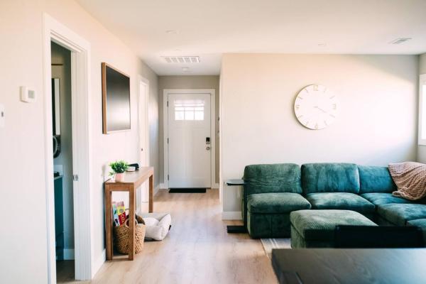 New Fully Renovated With Fenced Backyard And Dog Friendly - Chelan, WA