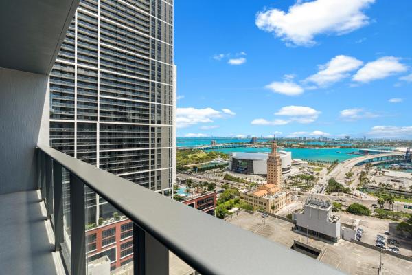 Modern Condo W Amazing City Views In Downtown - Surfside, FL