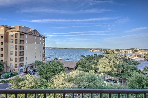 Waterfront Condo For 4 With Resort Pool & Lake View - United States