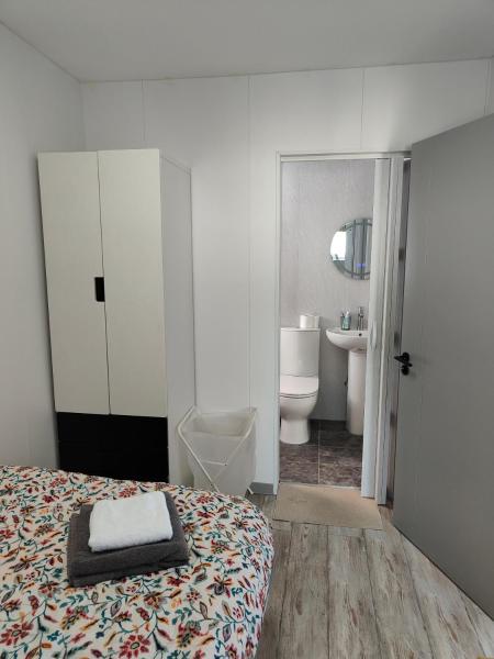 Single Room With Ensuite In Dundrum Close To Public Transportation - Dublin