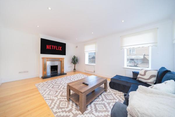 Modern Cosy Home W Stylish Interior - Pass The Keys - Saint Albans