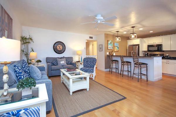 Glimpse The Gulf While Relaxing On H8’s Screened Lanai - Sanibel, FL
