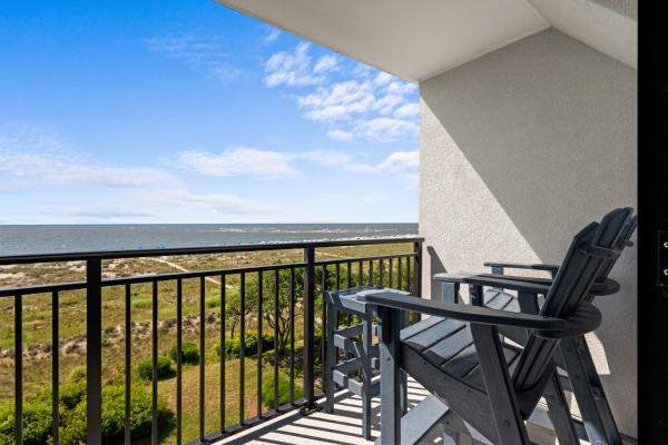 Oceanfront 3 Br Balcony Pool & Beach Access - アイル・オブ・パームズ, SC