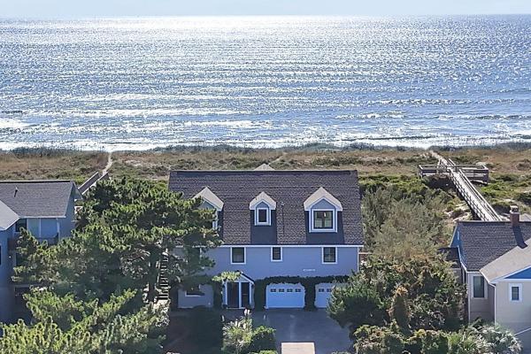 Jonahs Whale By Oak Island Accommodations - Oak Island, NC
