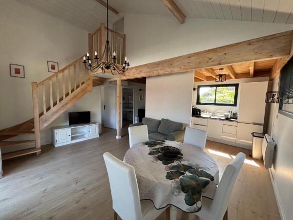 Les Chalets Du Médoc En Bois Aux Accents De Fuste Canadienne Avec Piscine - Bordeaux