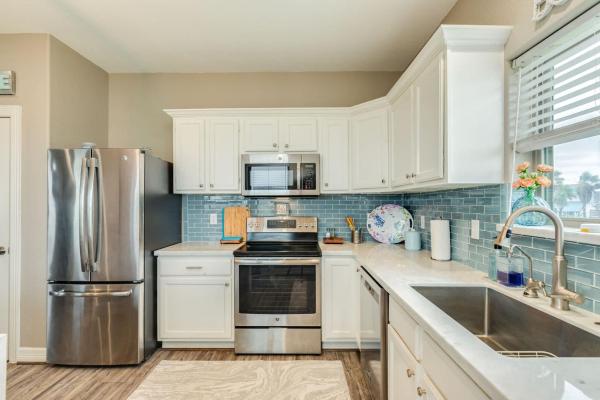Spacious Home Minutes To Sand - Surfside Beach, TX