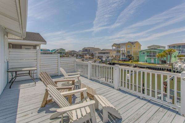 Steps To Shore! Canal-front Escape In Holden Beach - Holden Beach, NC