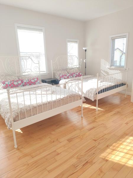 Sunny Ensuite Room With 2 Queen Beds-2a - Halifax