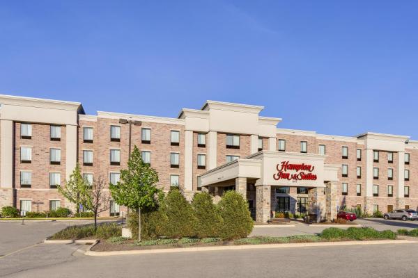 Hampton Inn & Suites West Bend - Hartford, WI