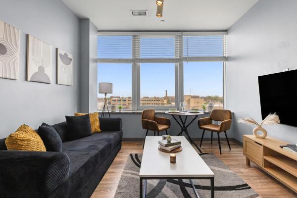 King Bed Suite Beside Cleveland State University And Downtown - Cleveland, OH