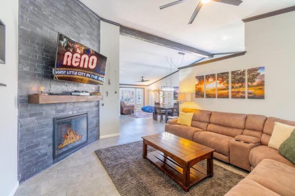 Modern Getaway For 11- Hot Tub Games Gym - Reno, NV