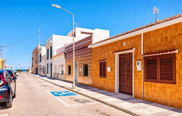 2 Bedroom Lovely Home In Oliva - Oliva