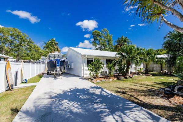 Anchor And Palms - Agnes Water