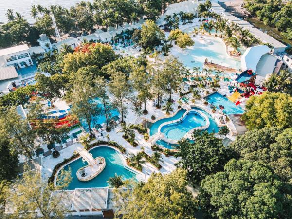 Villa Excellance Beach & Wave Pool Resort - Suites And Villas - Cavite City