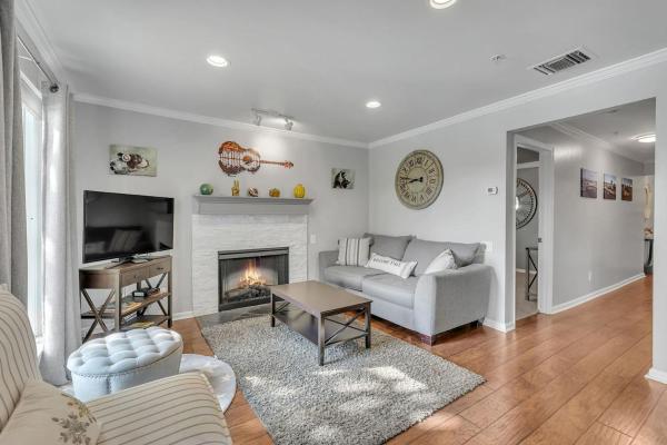 Nash Music City Condo, Sleeps 6, Walk To Broadway - 내슈빌