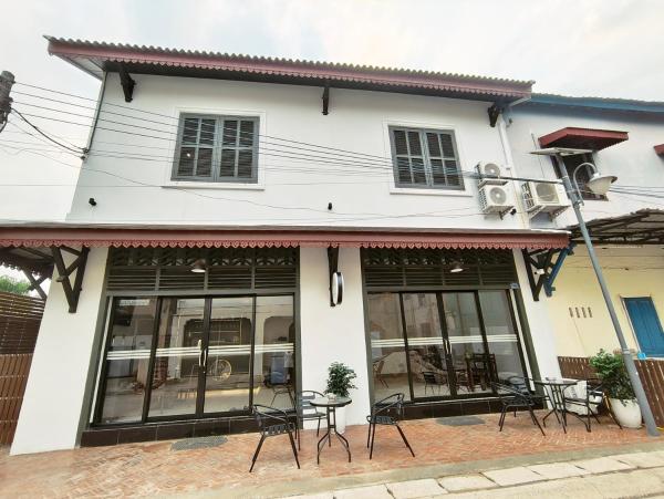 Nam Phou Hostel - Laos