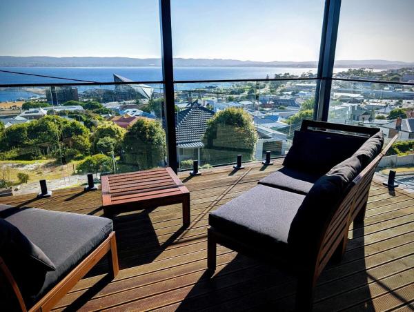 Simply The Best View In Central Albany Villa - Albany