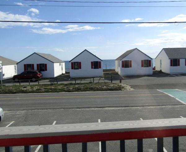 Tranquil Oceanfront Cottage With Scenic Views In North Truro, Massachusetts - Truro, MA