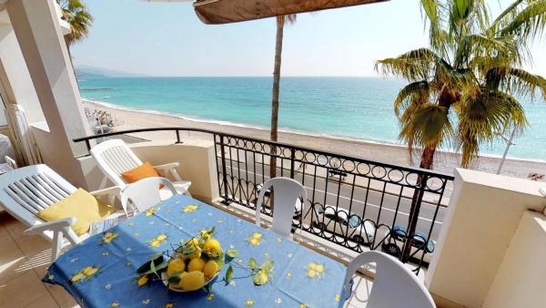 91ap - Beau 3p Face Mer Avec Terrasse Et Garage - Plage du Borrigo (Menton)
